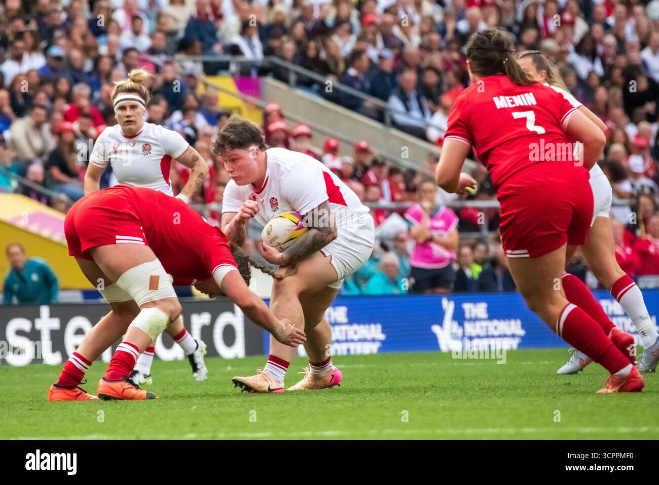 London, UK, 27th September 2025 England prop Hannah Botterman attacks ...