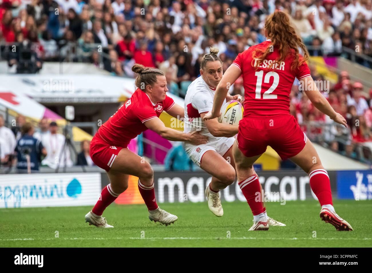 London, UK, 27th September 2025 England scrum half Natasha Hunt picks ...