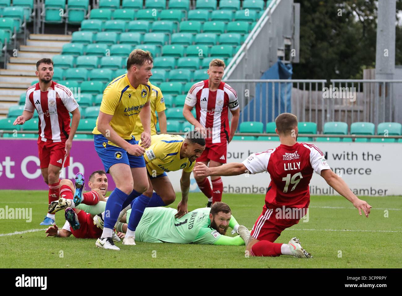 SOLIHULL, UK. 27TH SEPTEMBER 2025. Dan Creaney of Solihull Moors scores ...