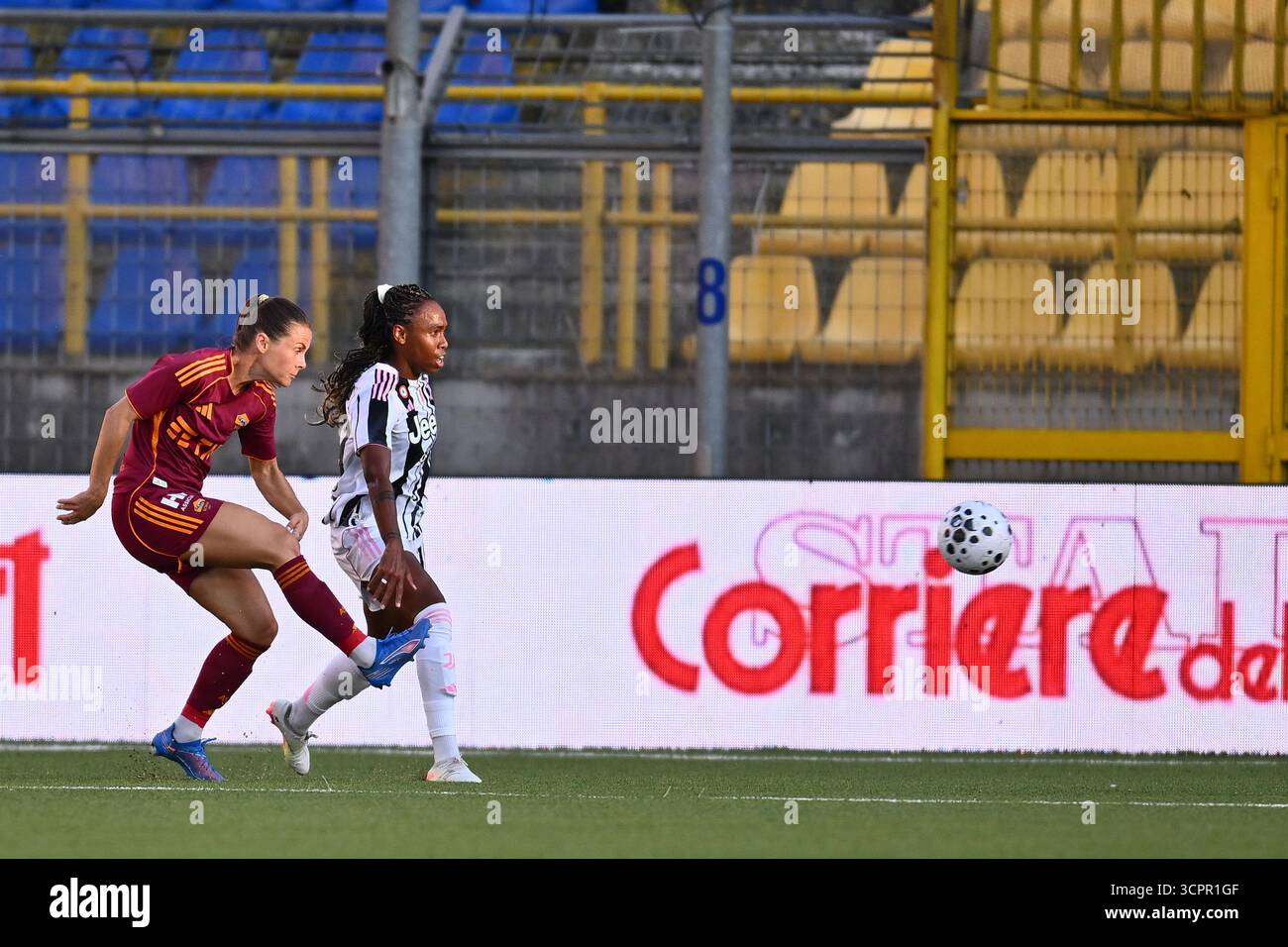 Emilie Haavi of A.S. Roma Femminile scores the goal for 1-1 during the ...