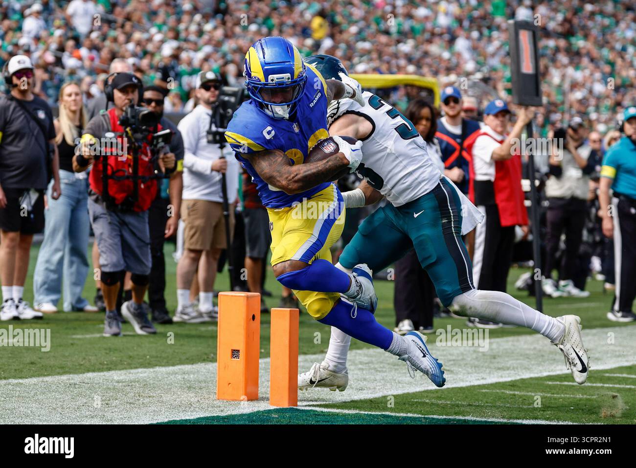 Los Angeles Rams' Kyren Williams runs for a touchdown against the ...