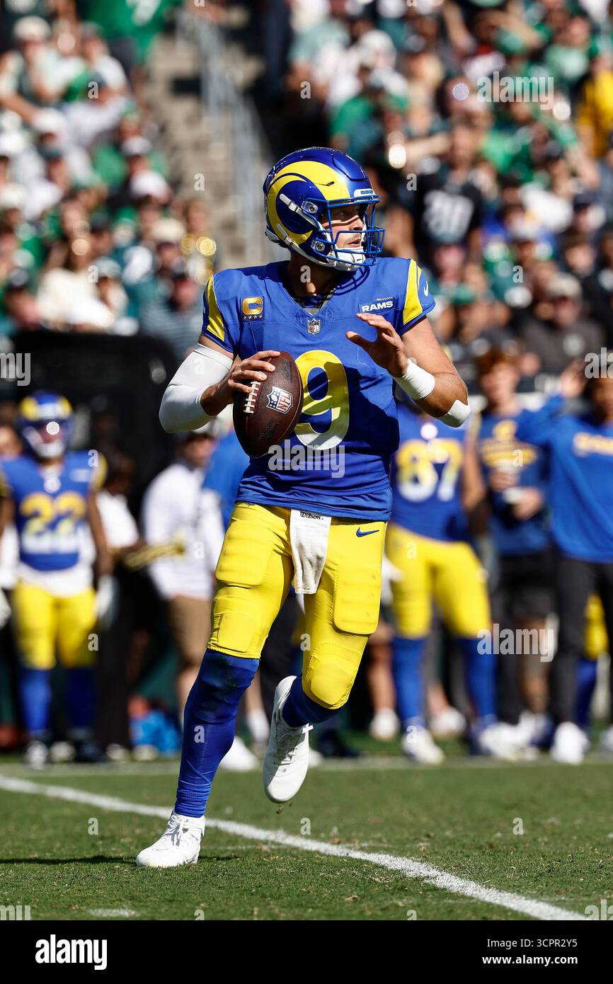 Los Angeles Rams quarterback Matthew Stafford looks to pass against the ...