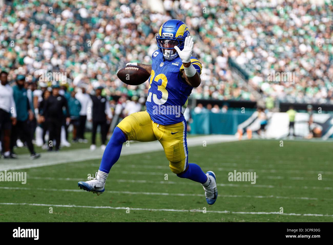 Los Angeles Rams' Kyren Williams runs for a touchdown against the ...