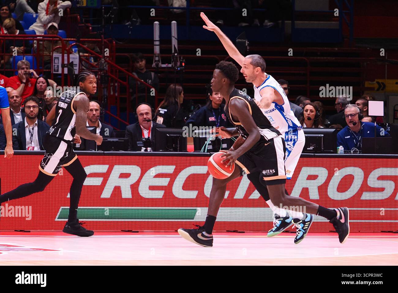DJ Steward (Dolomiti Energia Trento) during Semifinal - Dolomiti ...