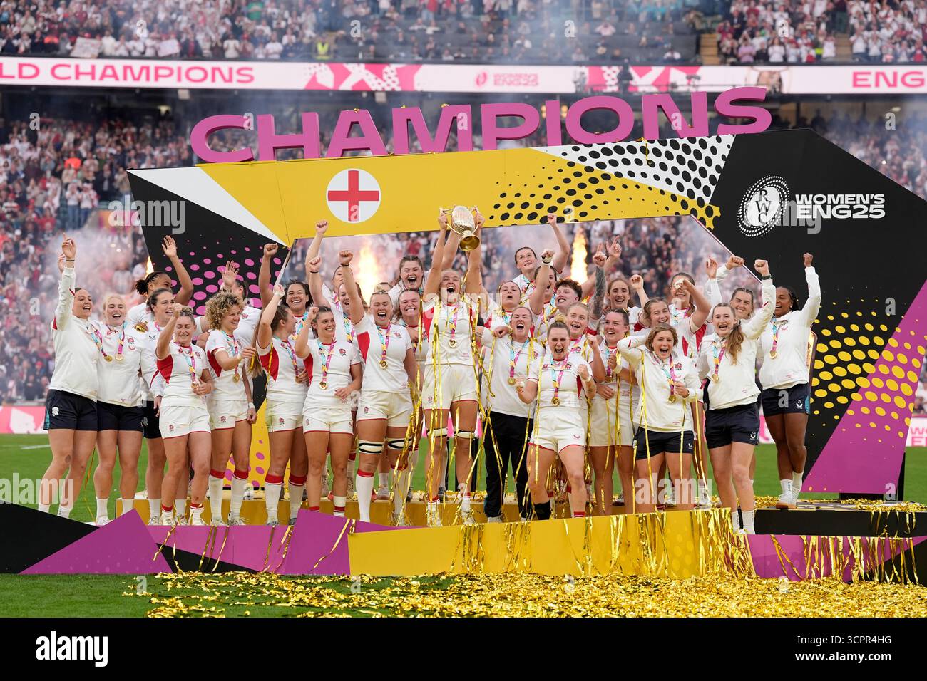 England's players celebrate as Zoe Aldcroft lifts the Women's Rugby ...