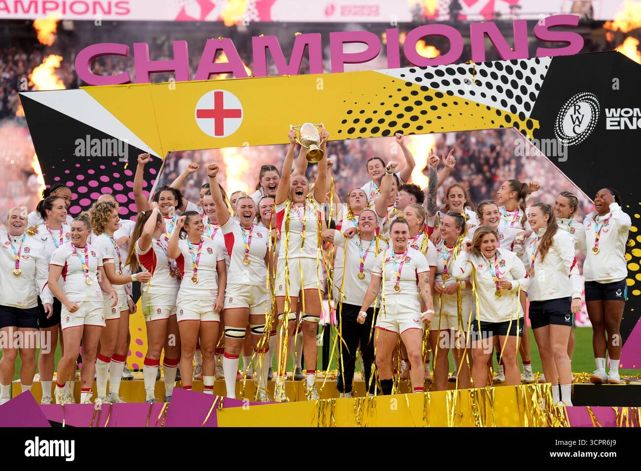 England's players celebrate as Zoe Aldcroft lifts the Women's Rugby ...