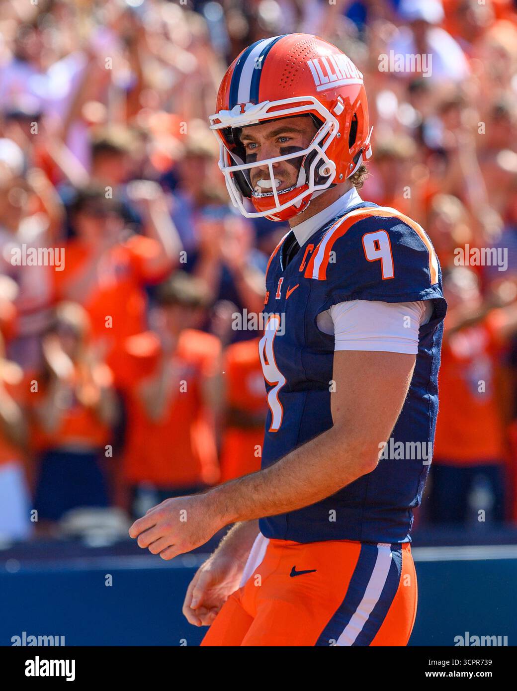 Illinois quarterback Luke Altmyer (9) celebrates a touchdown during the ...