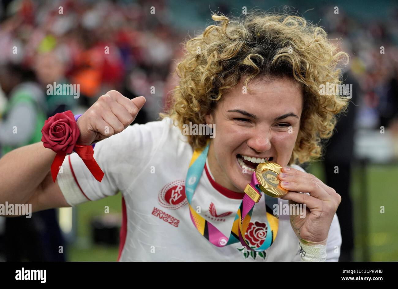England's Ellie Kildunne celebrates with her winners medal after the ...