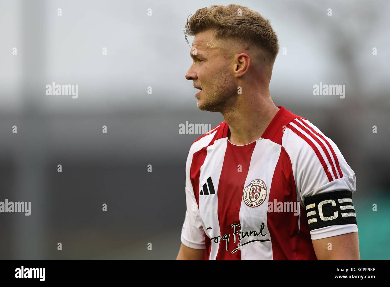 SOLIHULL, UK. 27TH SEPTEMBER 2025. Gareth Dean of Brackley Town during ...