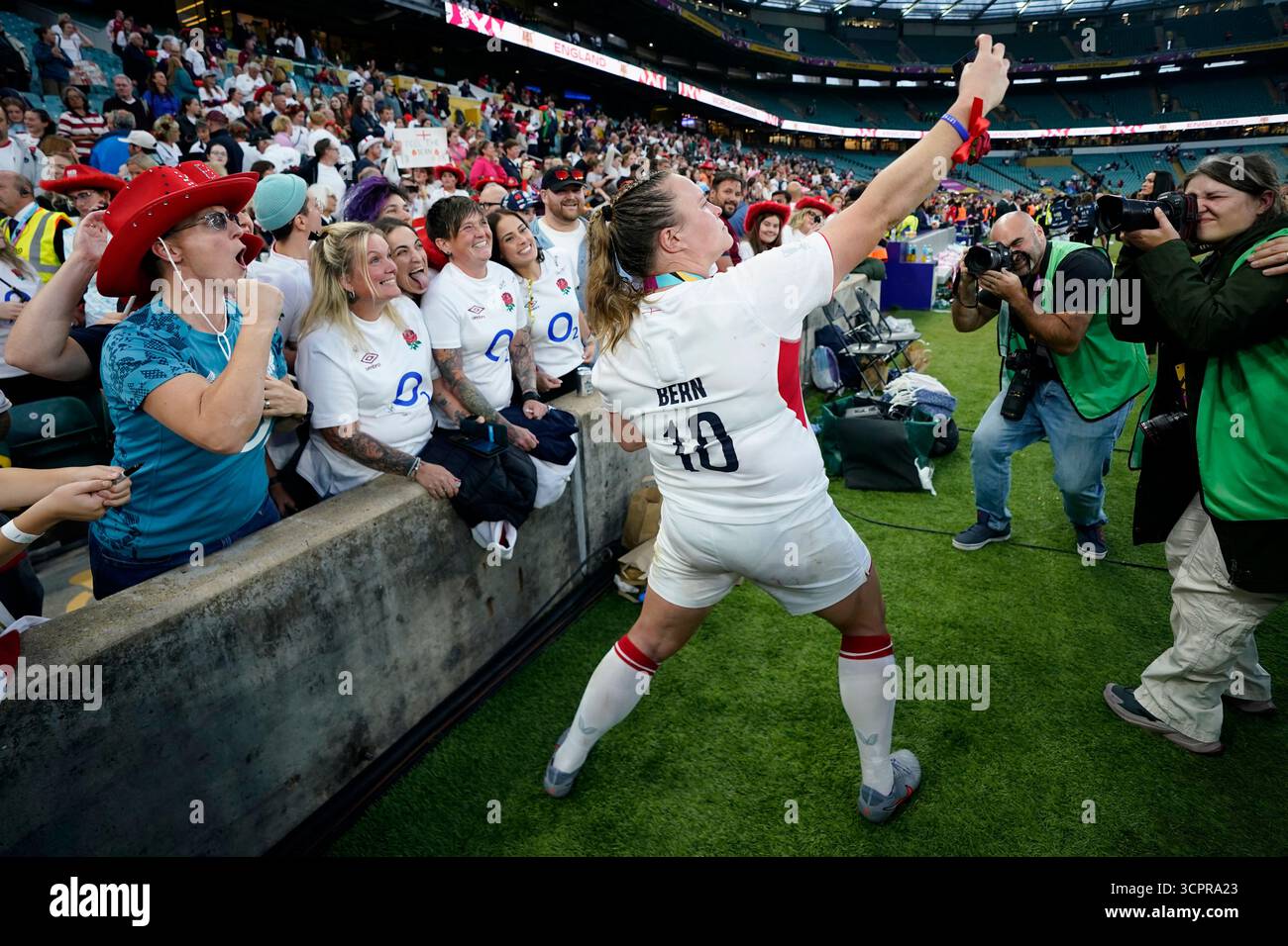 England's Sarah Bern celebrates after the Women's Rugby World Cup final ...