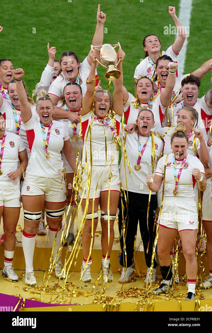England's players celebrate as Zoe Aldcroft lifts the Women's Rugby ...