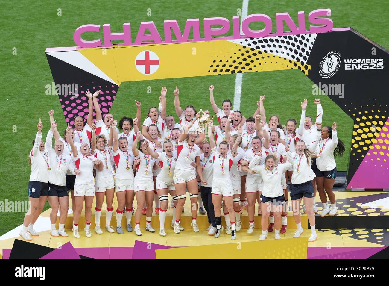 England's players celebrate as Zoe Aldcroft lifts the Women's Rugby ...