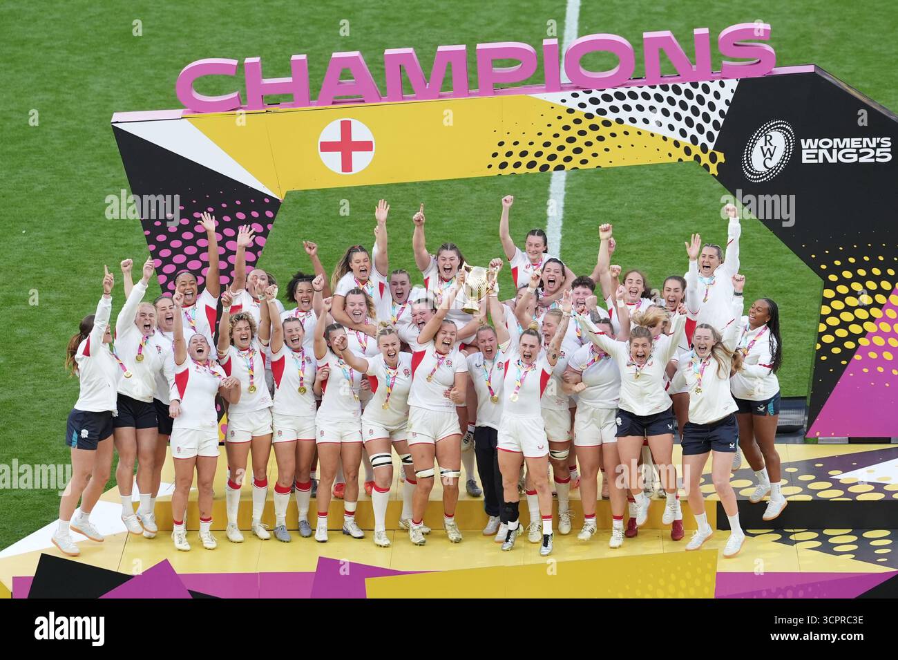 England's players celebrate as Zoe Aldcroft lifts the Women's Rugby ...