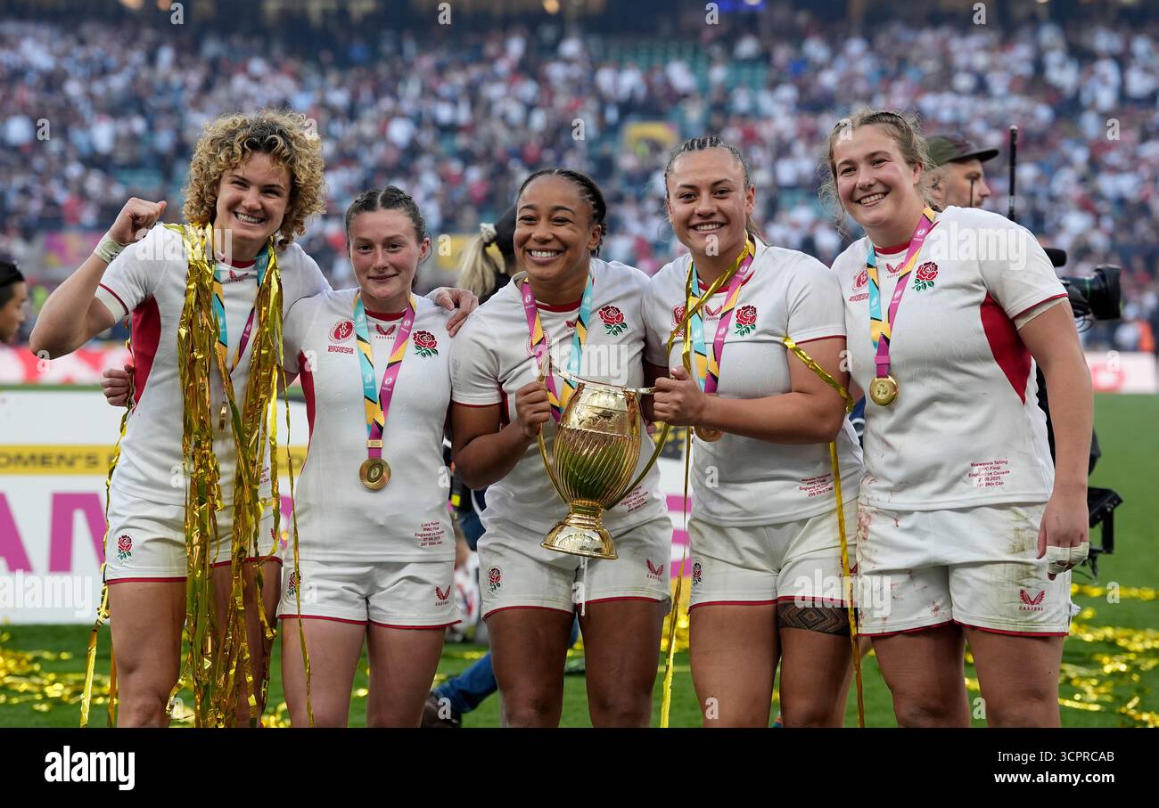 (left to right) England's Ellie Kildunne, Lucy Packer, Sadia Kabeya ...