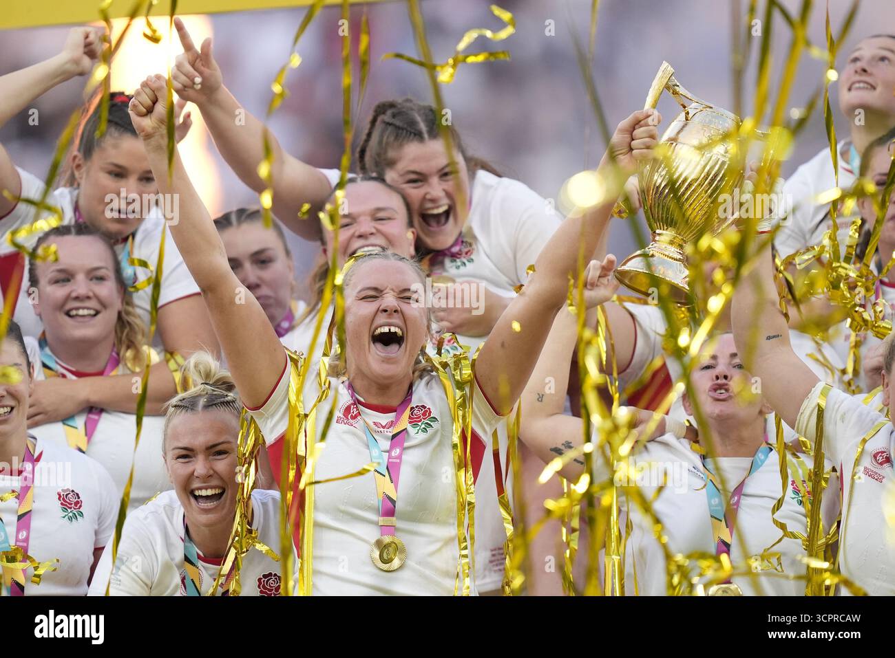 England's players celebrate as Zoe Aldcroft lifts the Women's Rugby ...