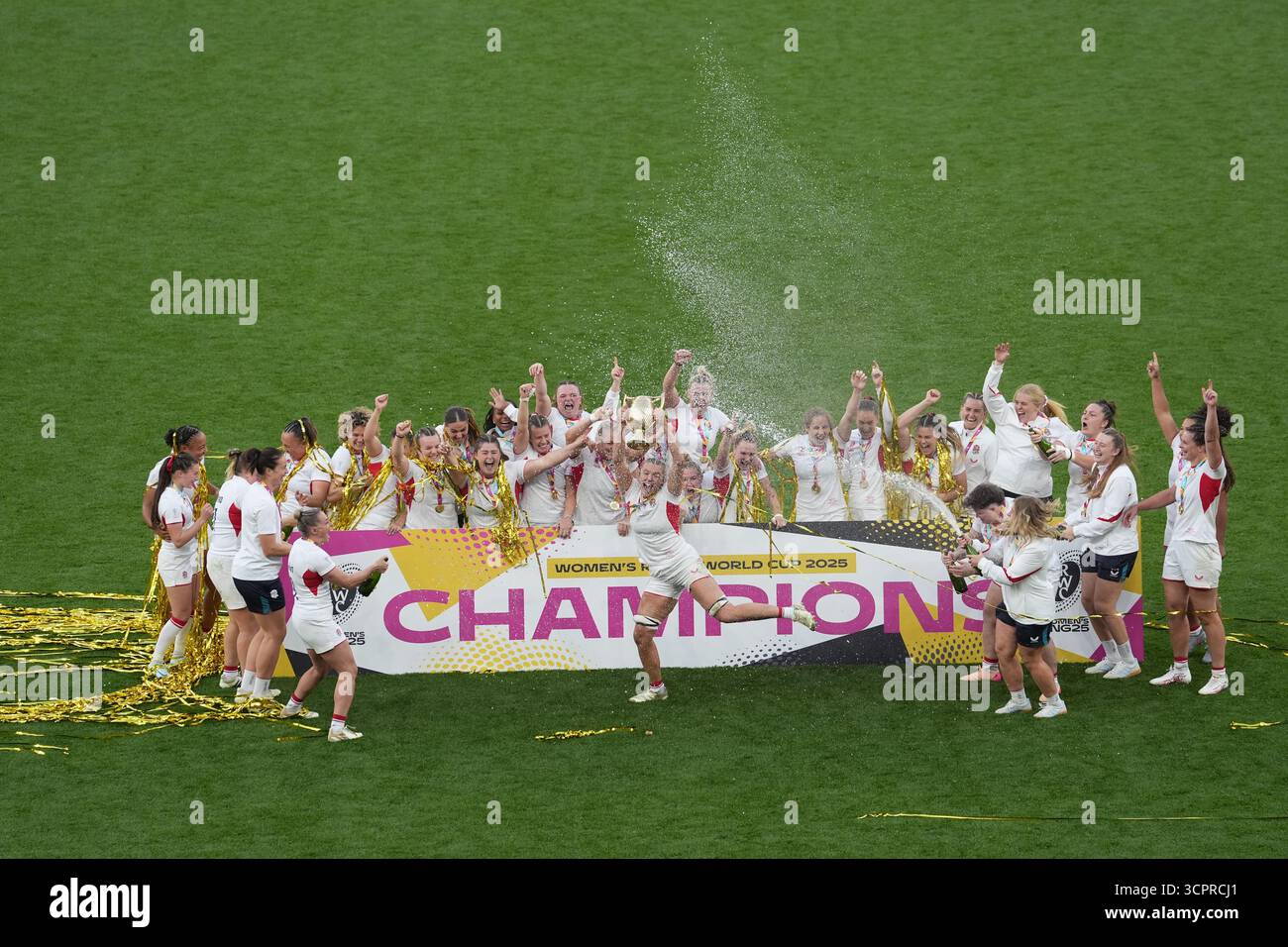 England's players celebrate as Zoe Aldcroft lifts the Women's Rugby ...