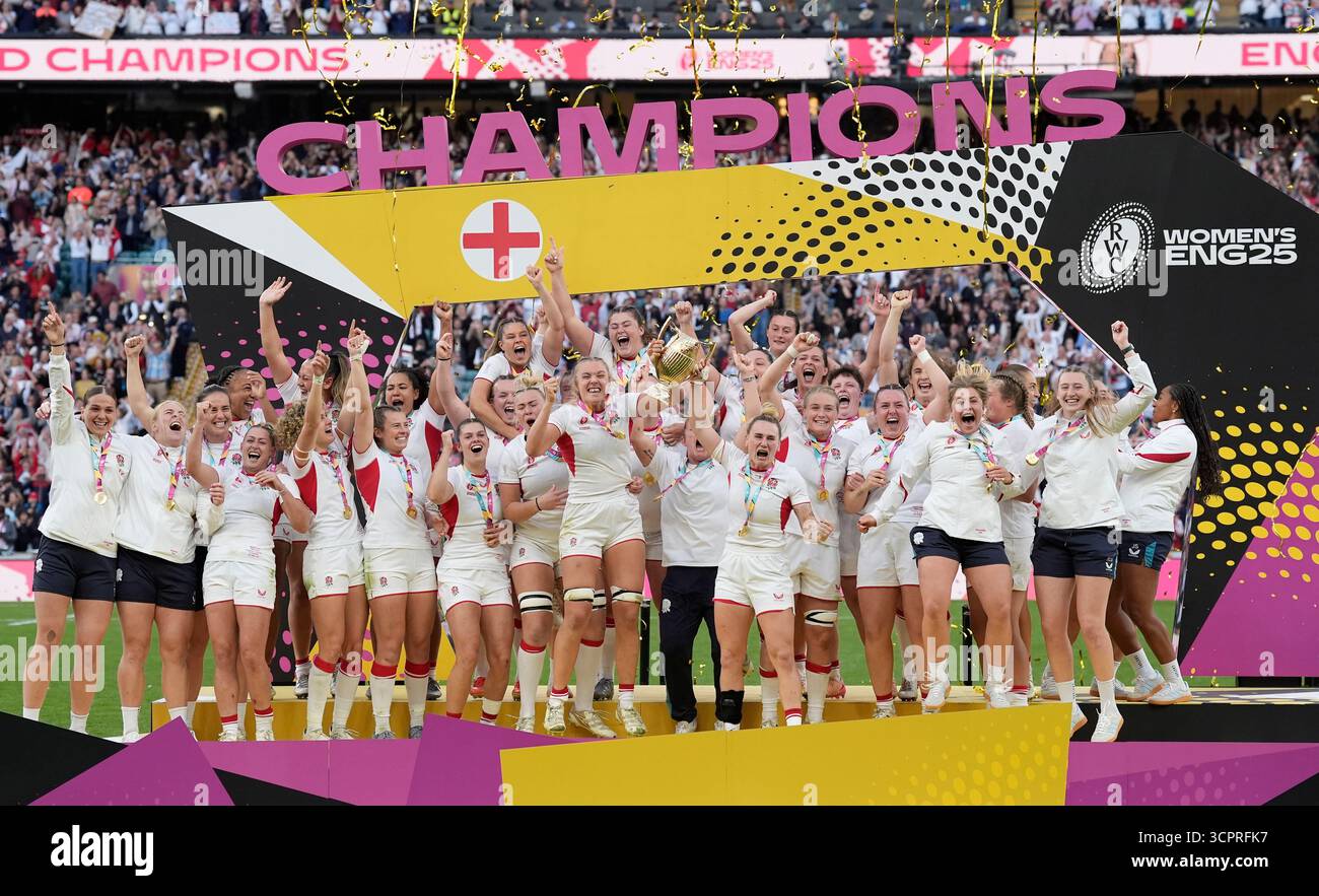 England's players celebrate as Zoe Aldcroft lifts the Women's Rugby ...