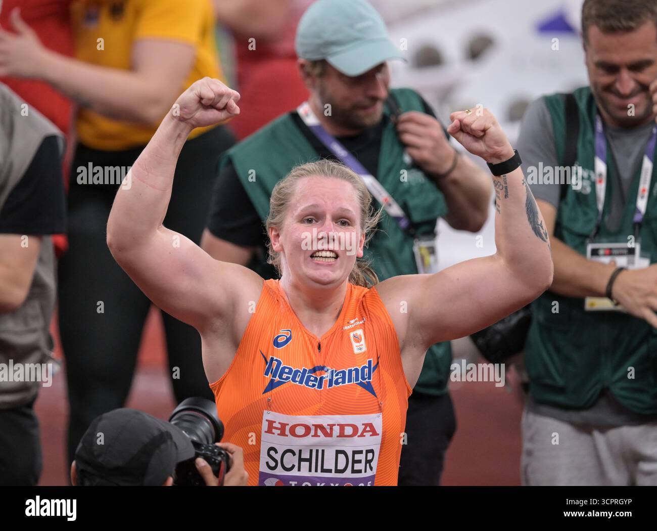 Jessica Schilder of the Netherlands celebrates her gold medal win in ...