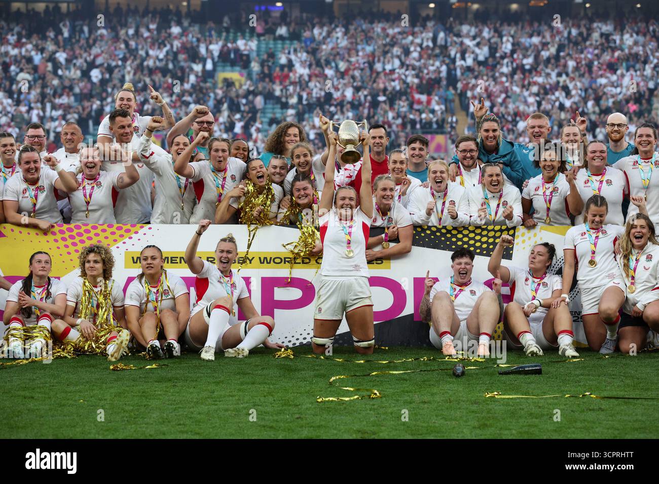 LONDON, UK - 27th Sept 2025: Zoe Aldcroft of England lifts the trophy ...