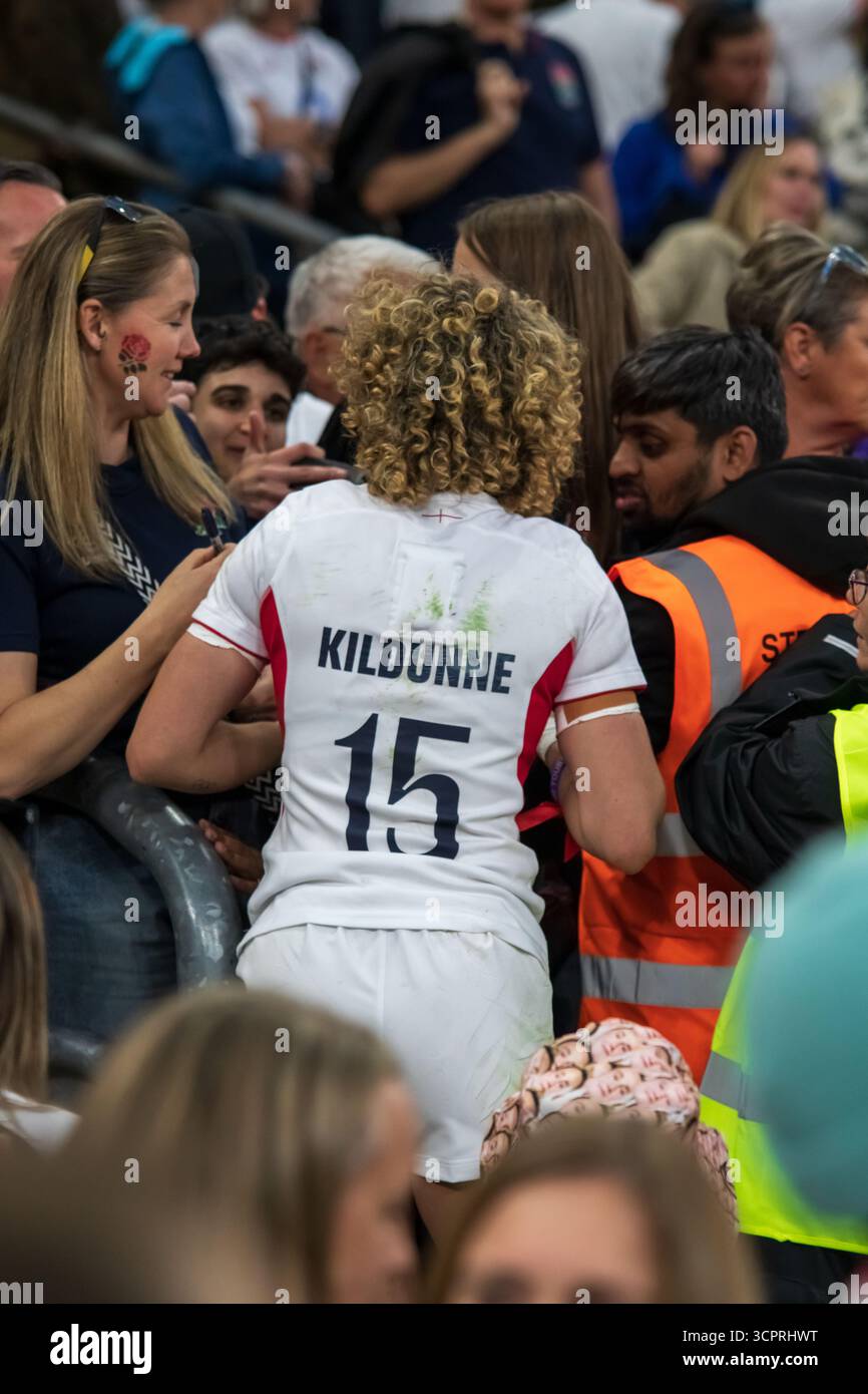 London, UK, 27th September 2025 England player Ellie Kildunne gets into ...