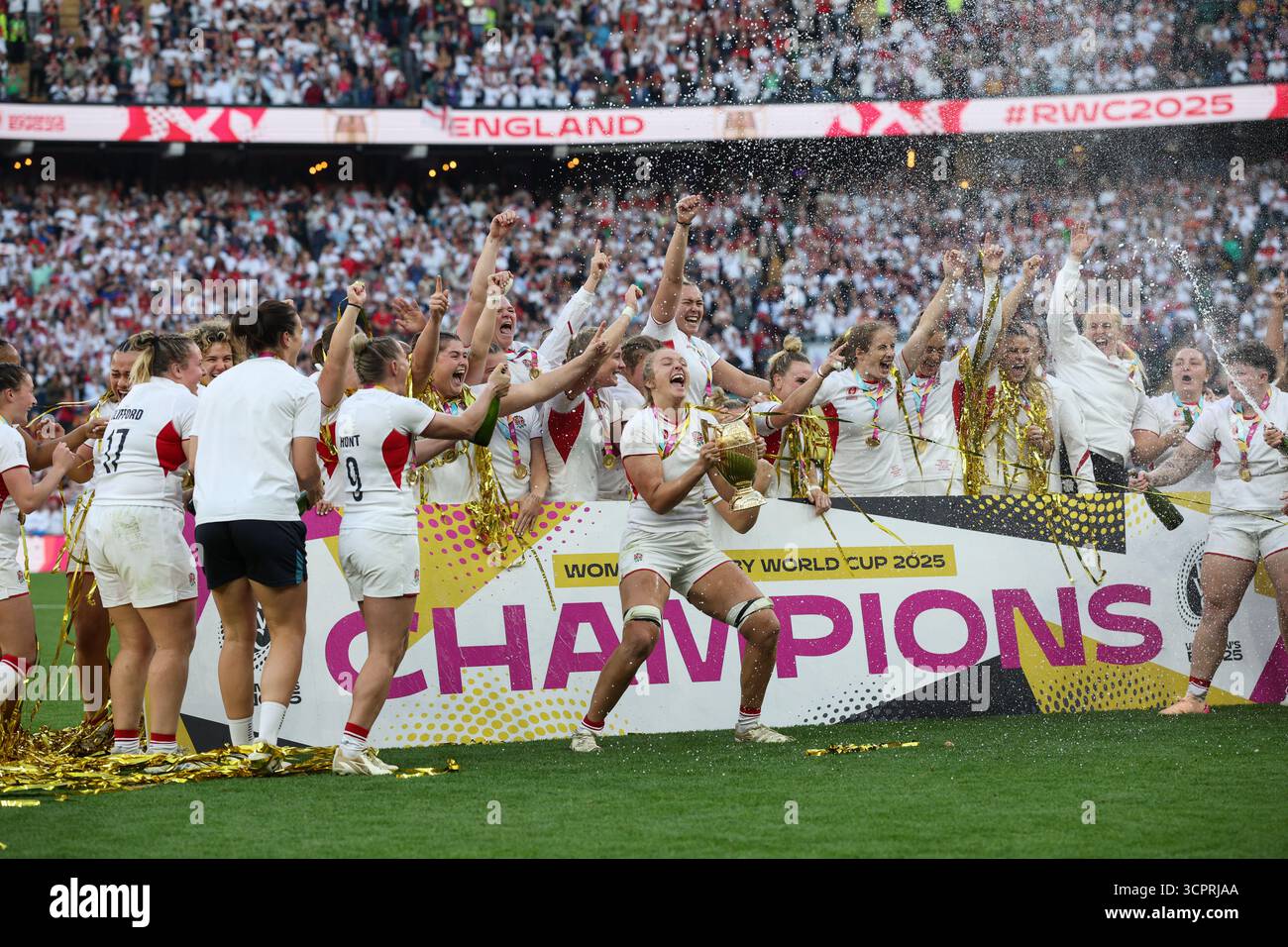 LONDON, UK - 27th Sept 2025: Zoe Aldcroft of England lifts the trophy ...