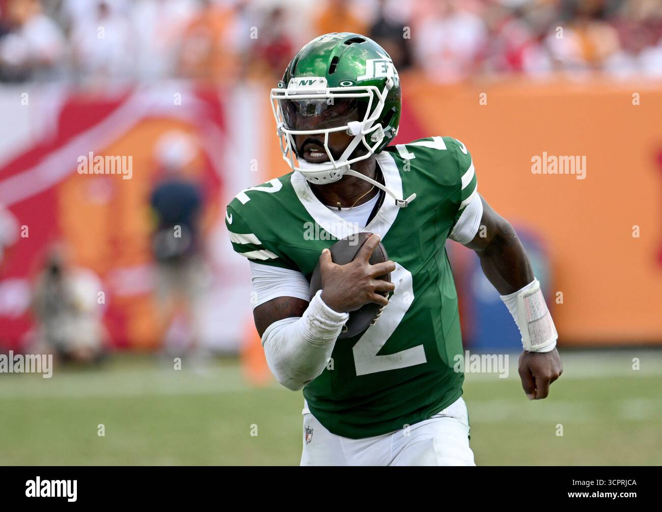 New York Jets quarterback Tyrod Taylor (2) runs the ball during an NFL ...