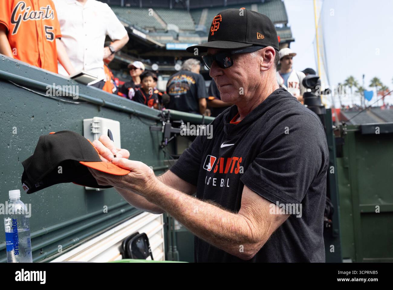 San Francisco Giants manager Bob Melvin gives out autographs before an ...