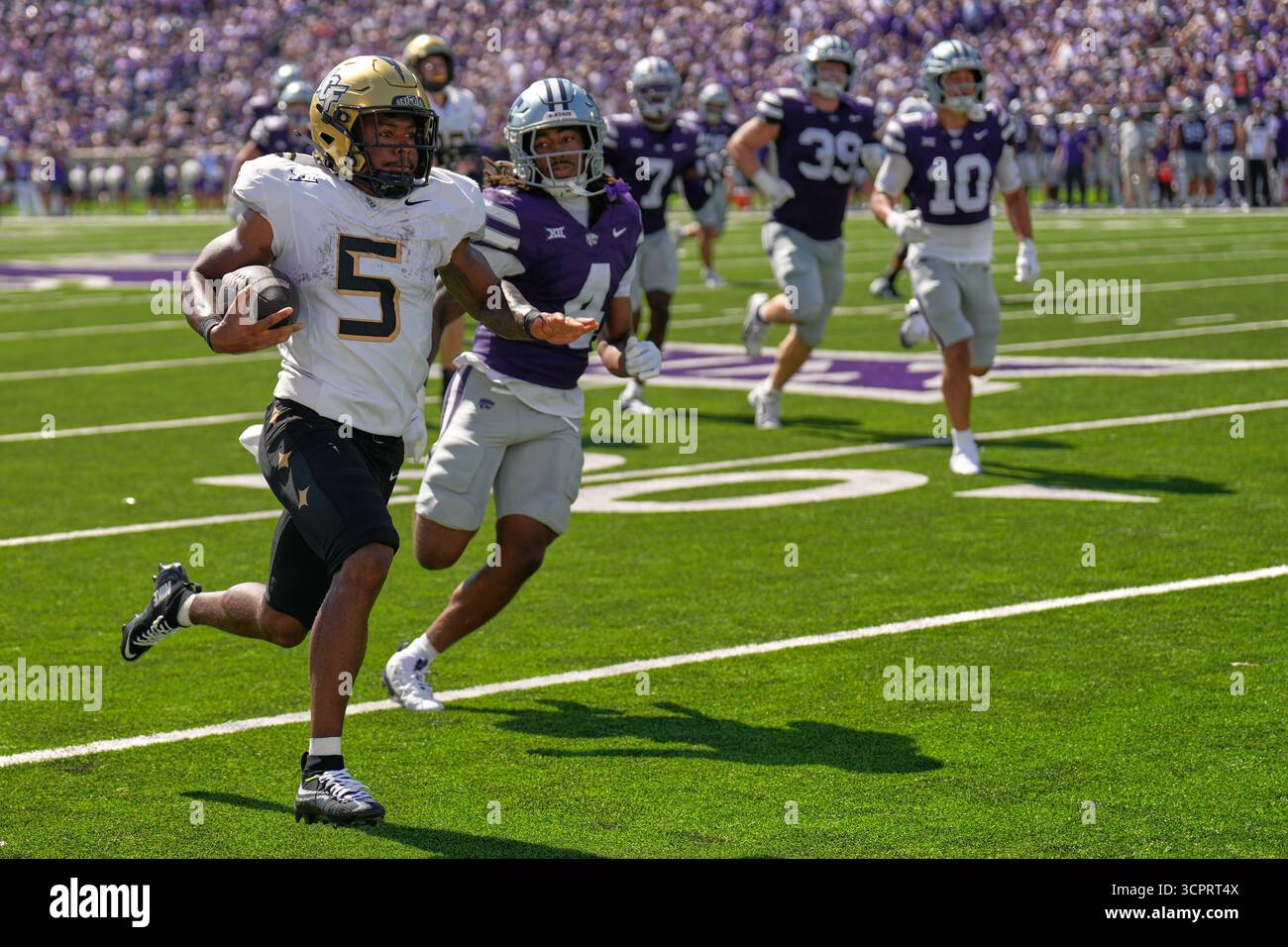 Central Florida running back Jaden Nixon (5) runs past Kansas State ...