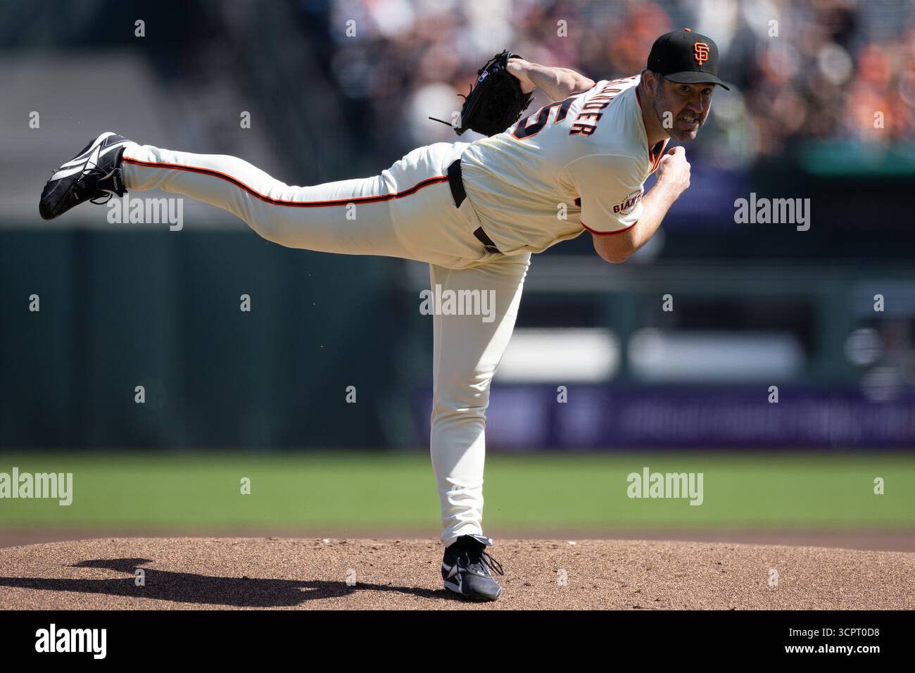 San Francisco Giants pitcher Justin Verlander throws during the first ...