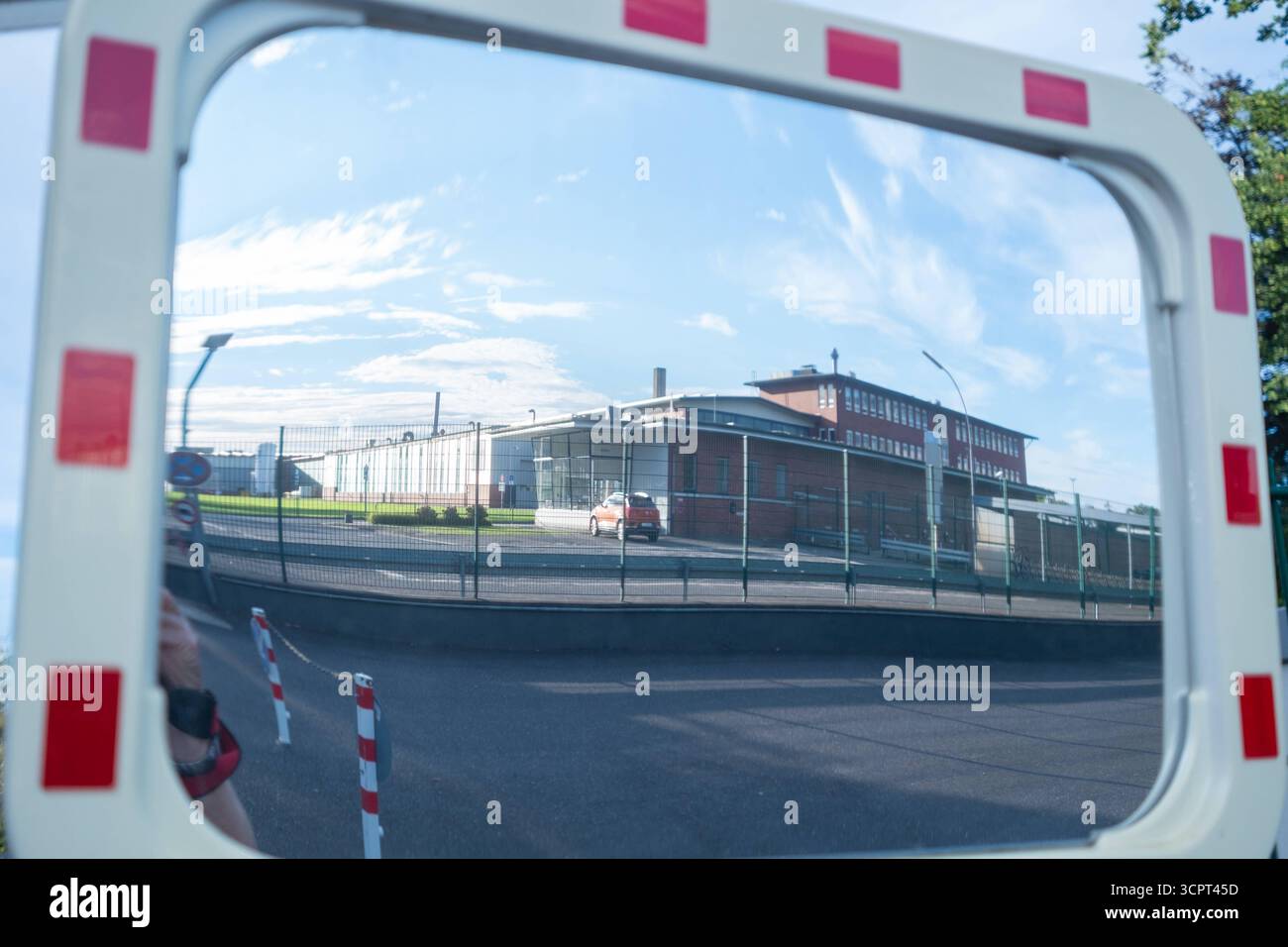 Das Industriegelaende der Schumag AG in Aachen im Spiegel am 10 ...