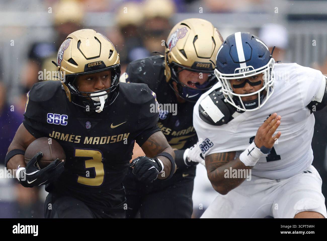 James Madison running back Wayne Knight (3) in action during the first ...