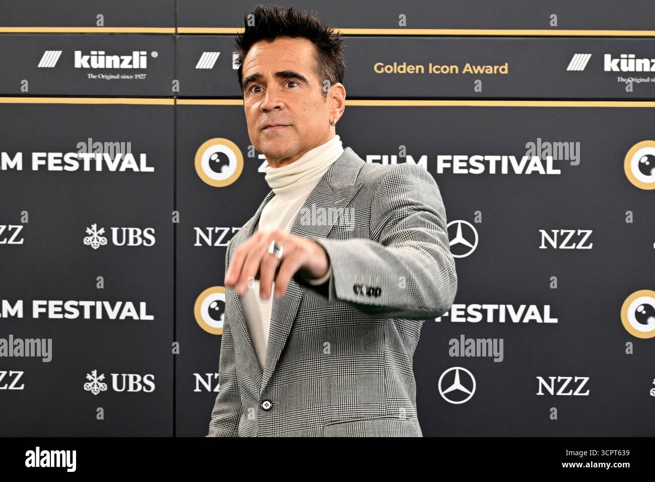 Irish actor Colin Farrell poses on the green carpet at the the 21th ...
