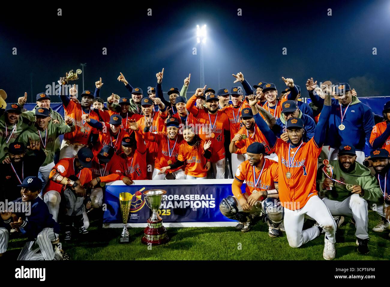 ROTTERDAM - Dutch baseball players celebrate in action against Italy ...
