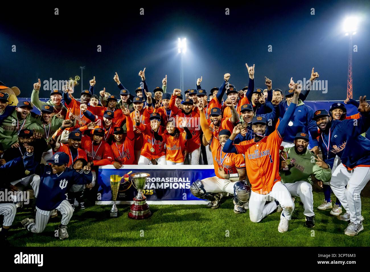 ROTTERDAM - Dutch baseball players celebrate in action against Italy ...