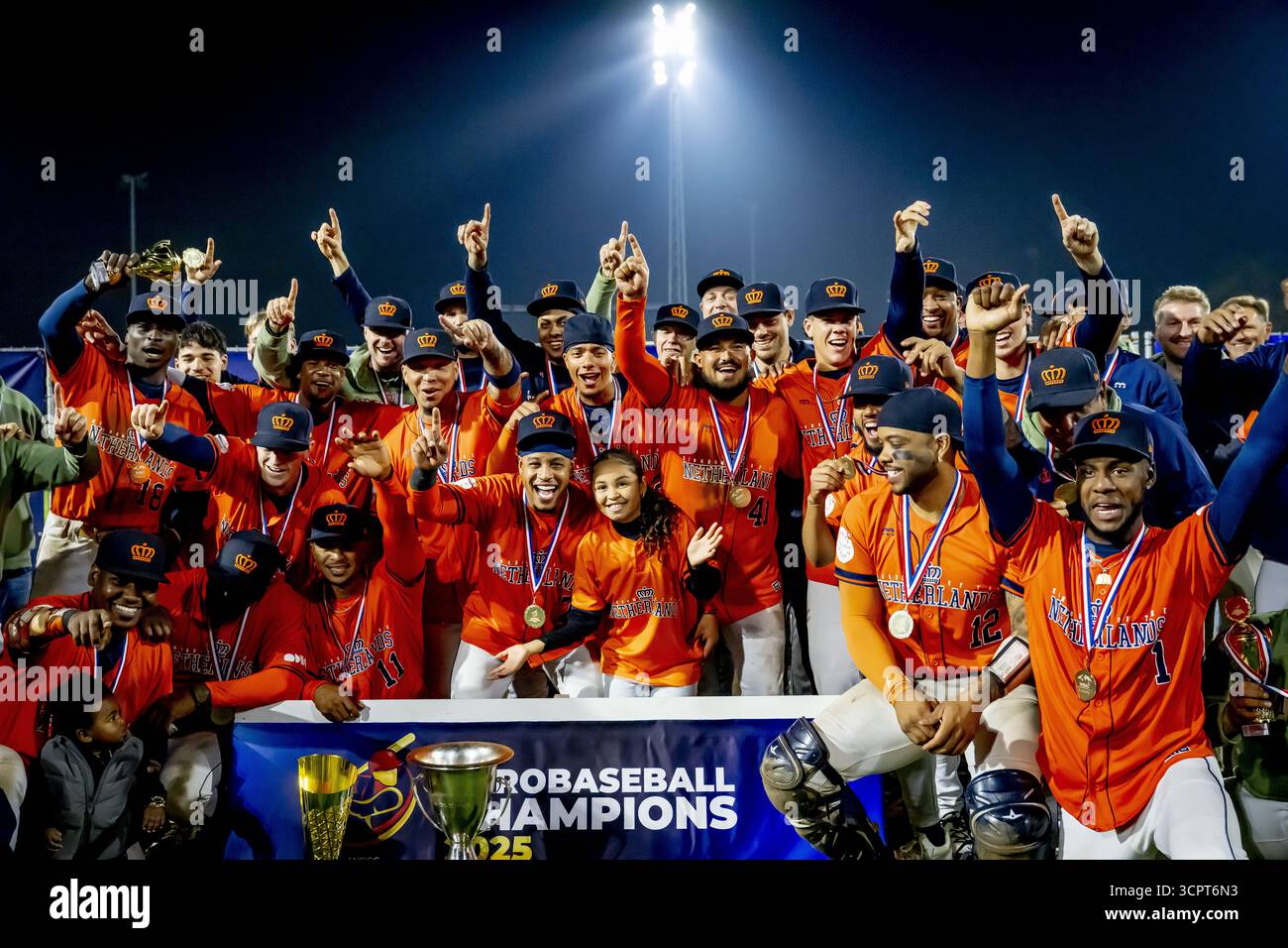 ROTTERDAM - Dutch baseball players celebrate in action against Italy ...