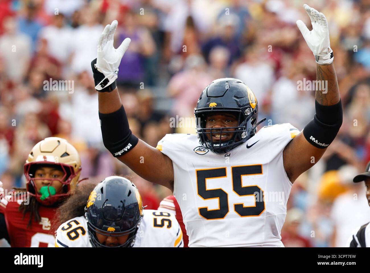 California offensive lineman Leon Bell (55) reacts after a touchdown ...