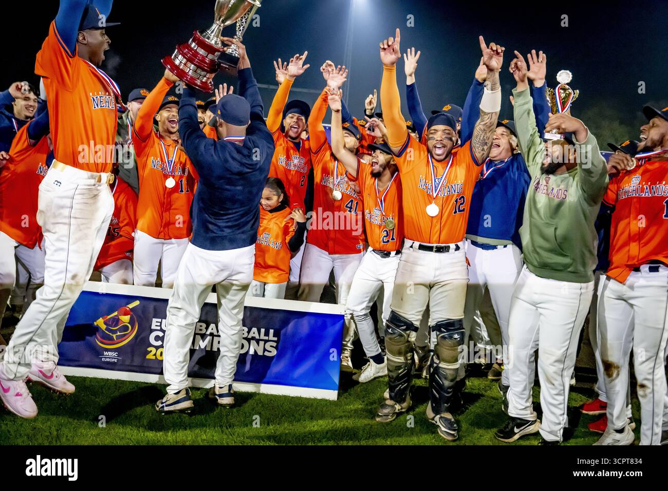 ROTTERDAM - Dutch baseball players celebrate in action against Italy ...