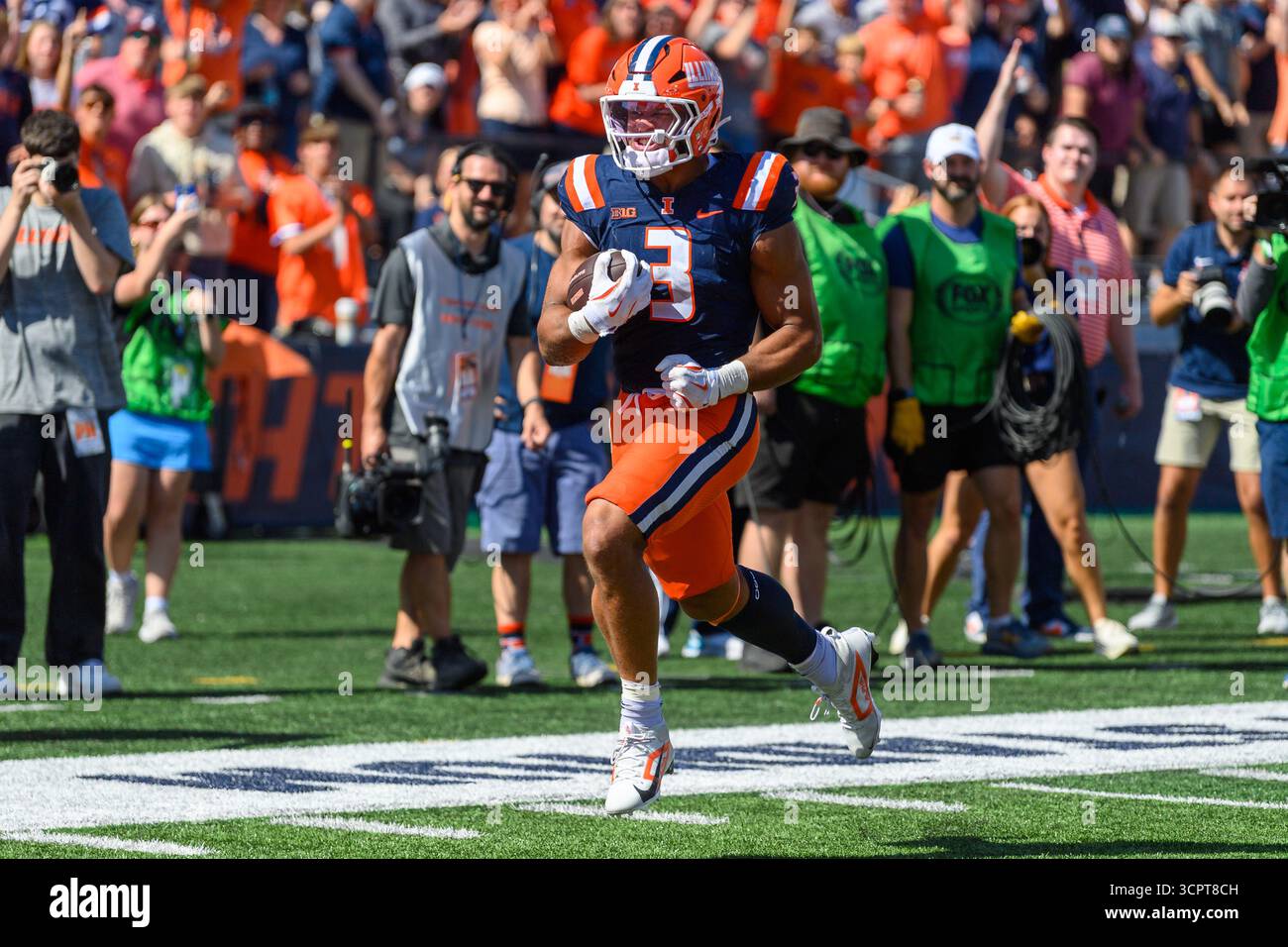 Illinois running back Kaden Feagin (3) runs downfield during the second ...