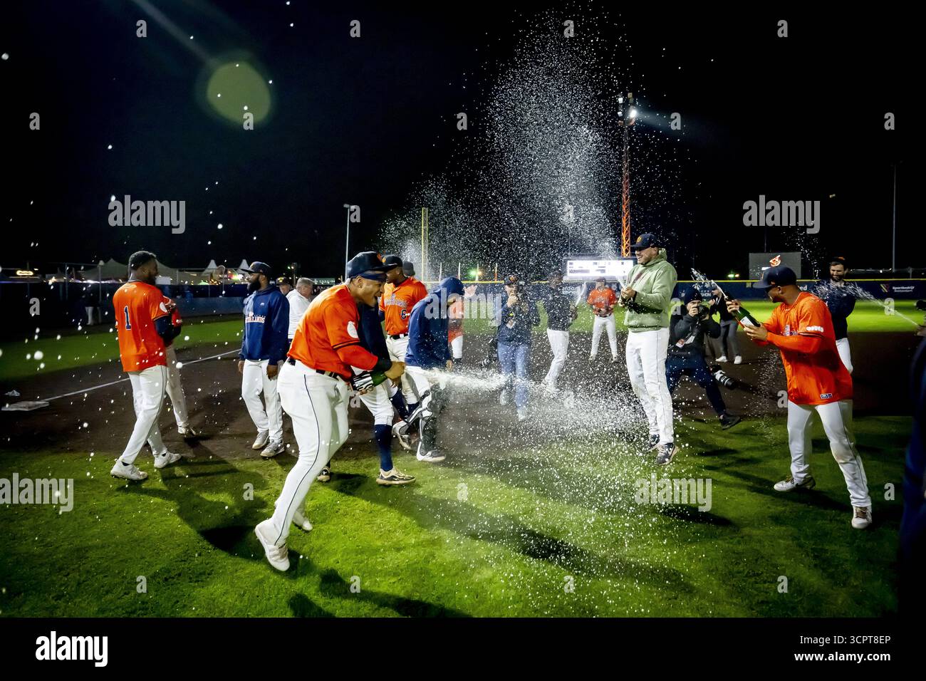 ROTTERDAM - Dutch baseball players celebrate in action against Italy ...