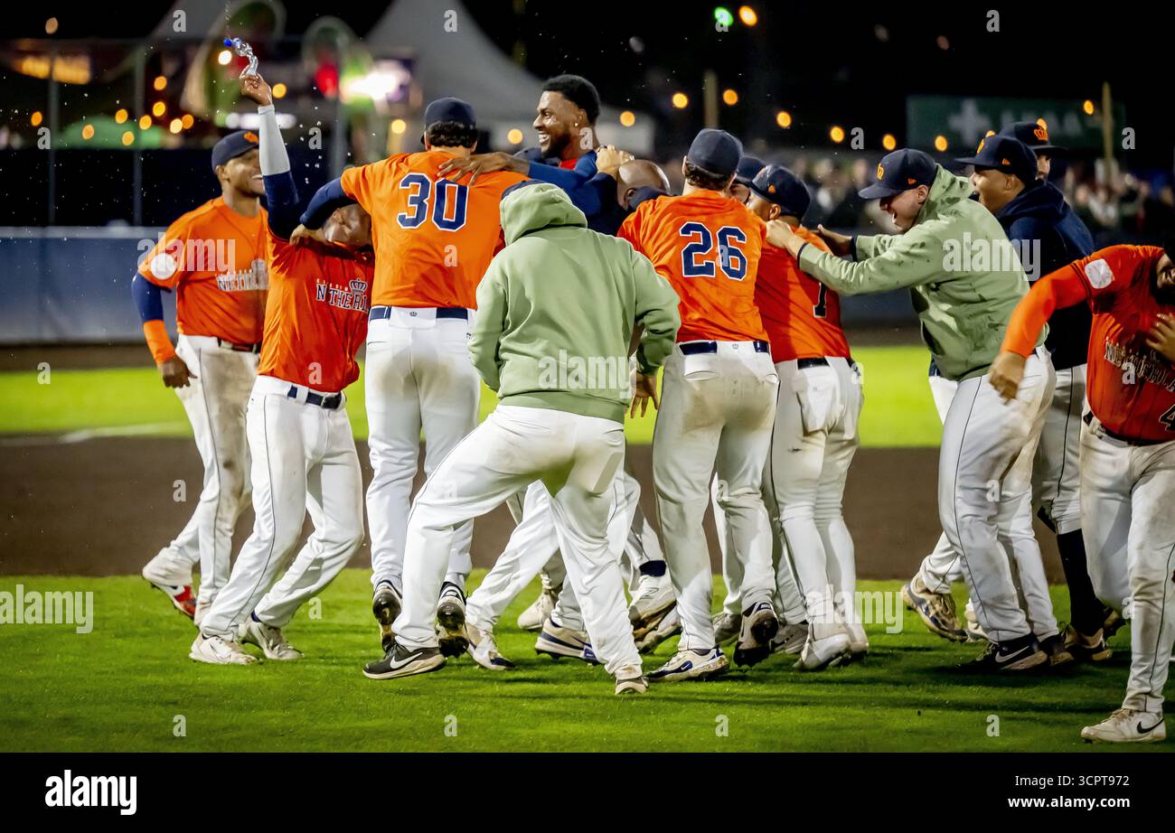 ROTTERDAM - Dutch baseball players celebrate in action against Italy ...