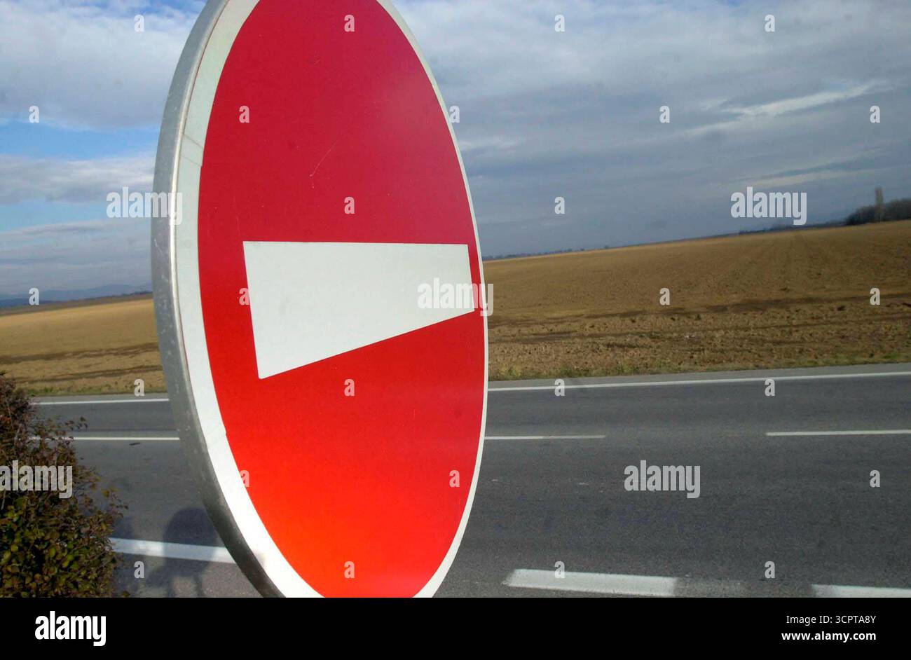 no entry warning road sign, dead end street in traffic no entry warning ...