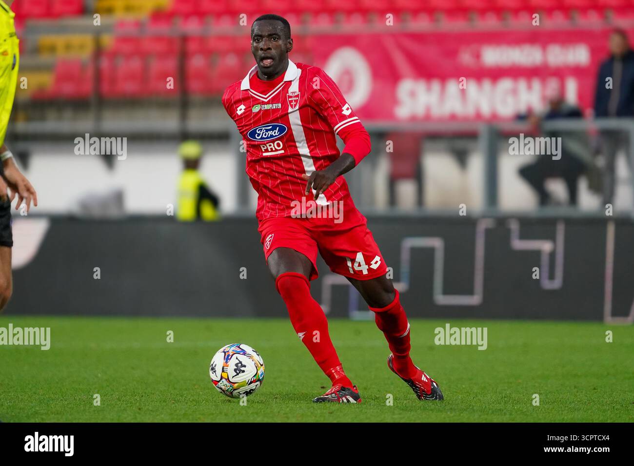 Monza, Italy. 27/09/2025. Pedro Obiang, during AC Monza Vs Padova ...