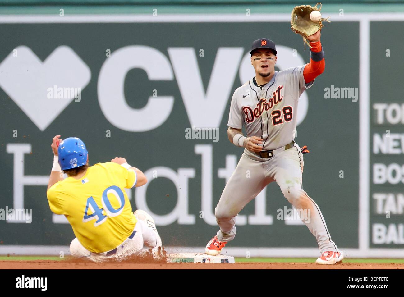 Detroit Tigers shortstop Javier Báez (28) tags out Boston Red Sox ...