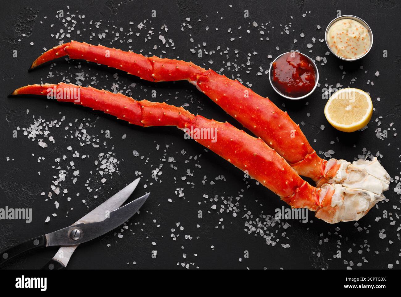 Large king crab legs hi-res stock photography and images - Alamy