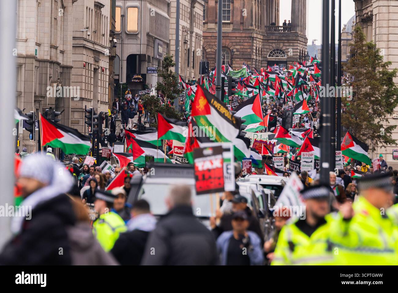 Liverpool, UK. 27 SEP, 2025. Large crowd makes it's way through the ...