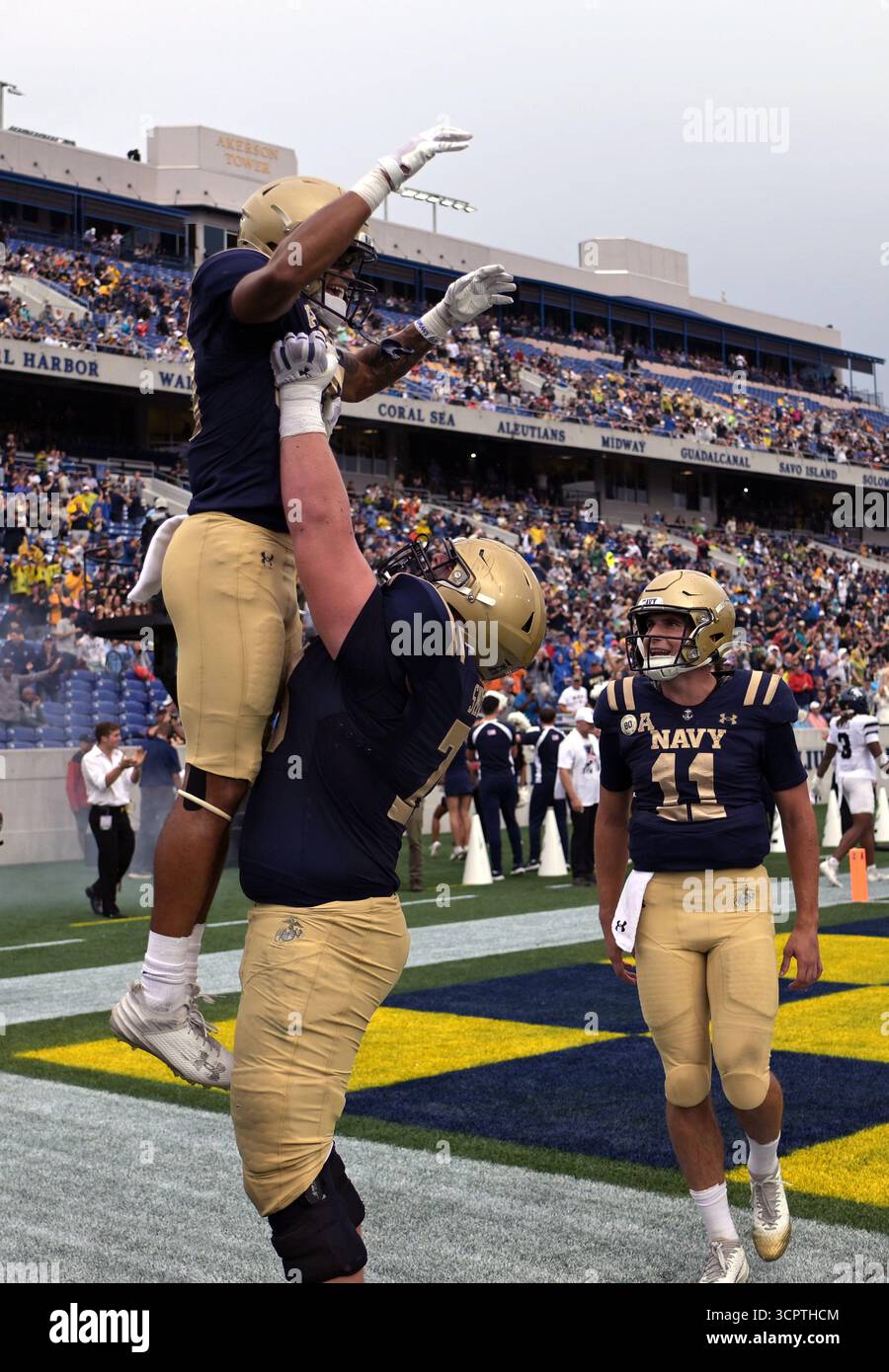 BALTIMORE, MD - SEPTEMBER 27: Navy Midshipmen offensive tackle Sean ...