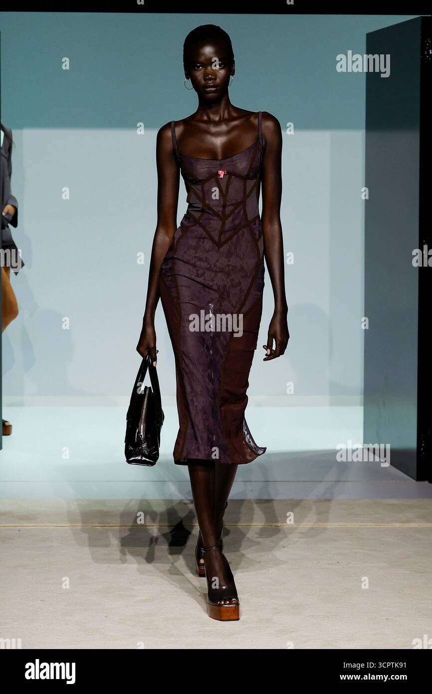 Milan, Italien. 26th Sep, 2025. THE ATTICO Spring-Summer 2026 runway ...