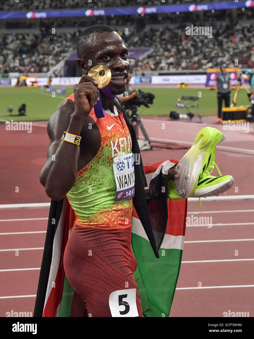Emmanuel Wanyonyi of Kenya celebrate’s after wining gold in the men’s ...