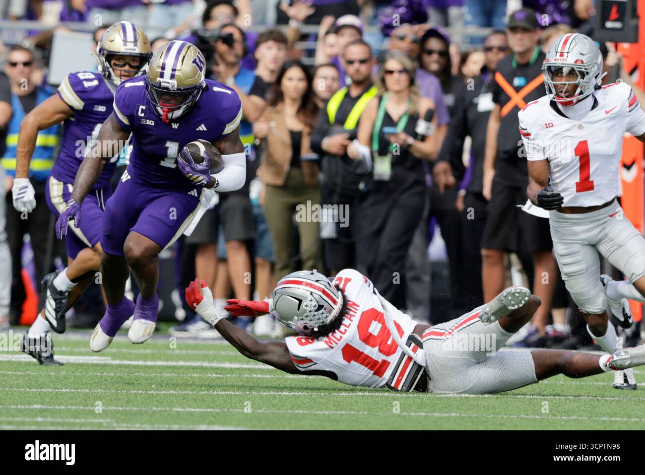 Washington running back Jonah Coleman (1) carries the ball with Ohio ...