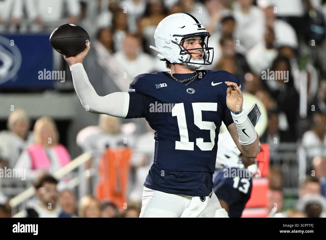 Penn State quarterback Drew Allar throws a pass against Oregon during the first quarter of an ...